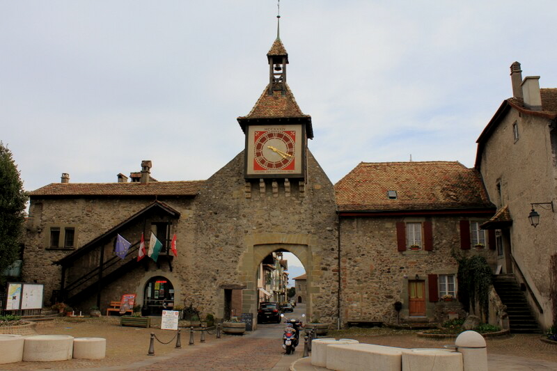 Vespa Strapazzatela: Visiting Saint-Prex