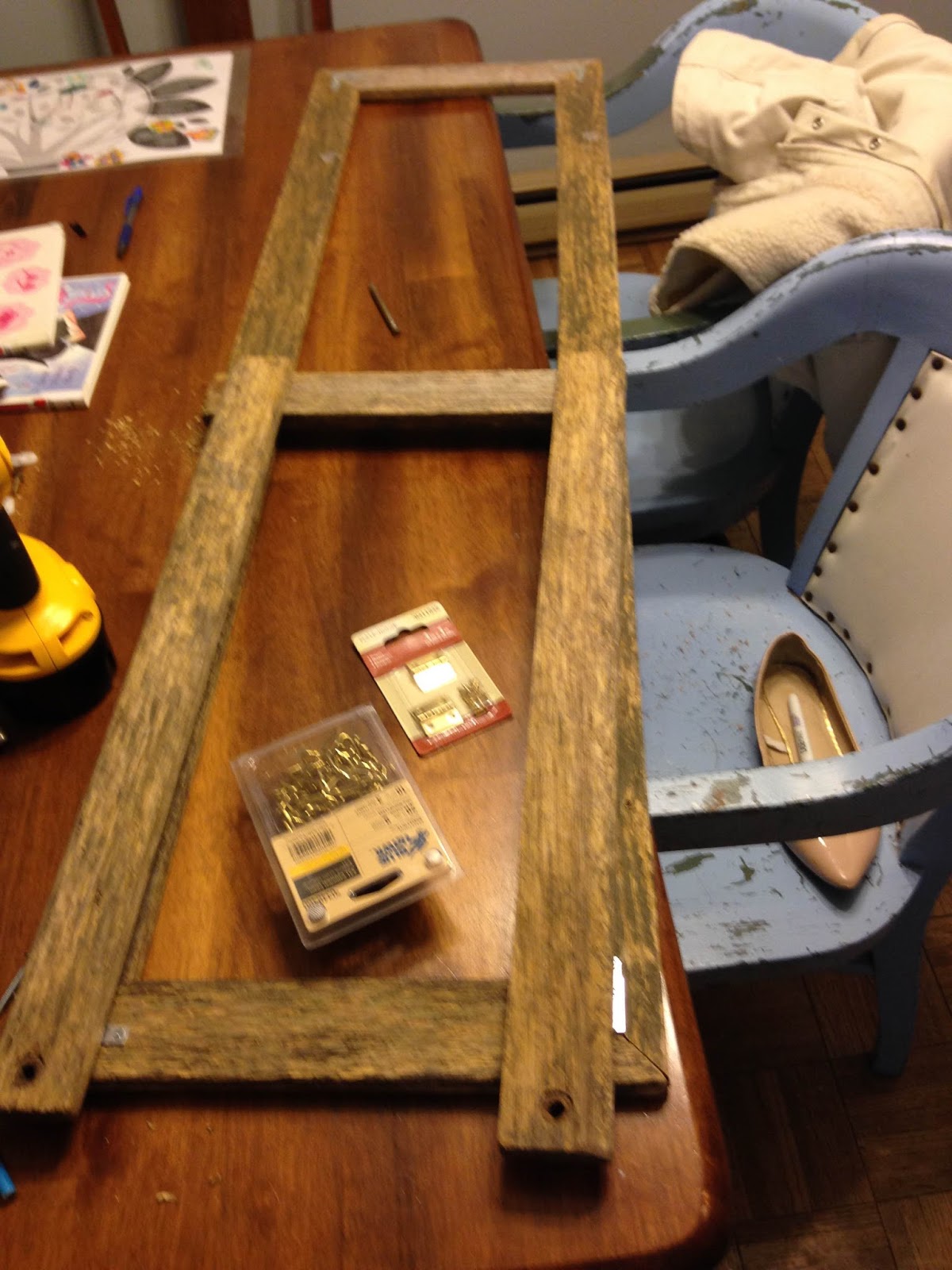 DIY Sunday: Rustic Mirror Frame and Stand | The Dabbling Crafter