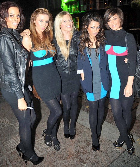 Celebrity Legs and Feet in Tights: The Saturdays` Legs and Feet in Tights 5