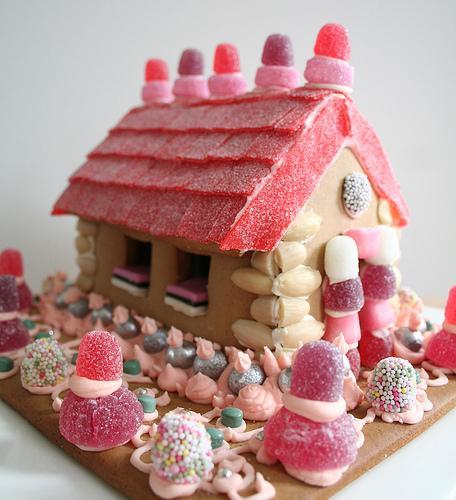 LUCY MORENO: I LOVE CANDY HOUSES