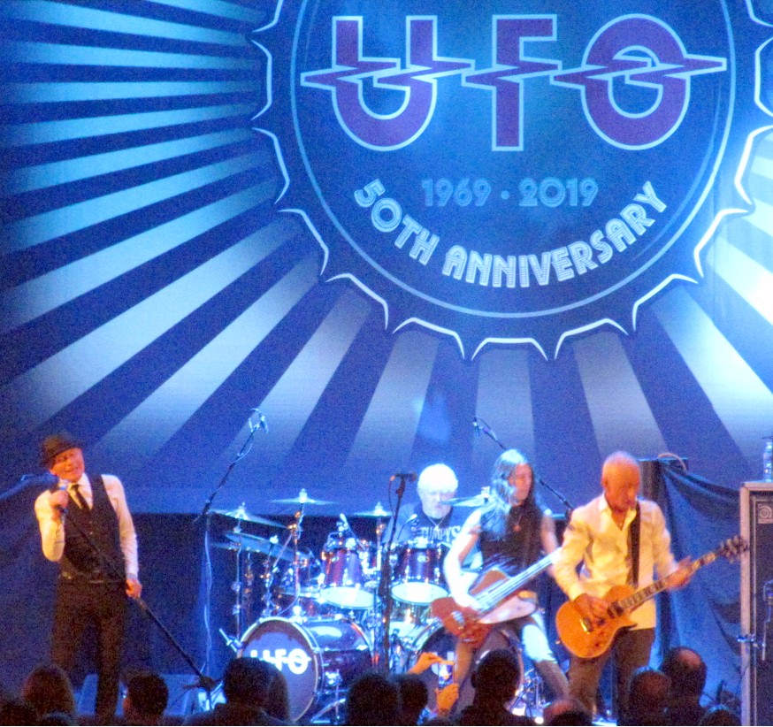 Seth Saith: Lights Out: Quite Fantastically, UFO Lands in Waukegan and ...