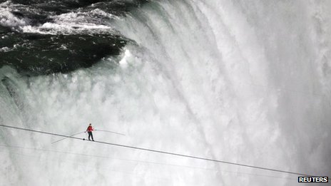Bisarbeat: Nik Wallenda historic tightrope walk over Niagara Falls