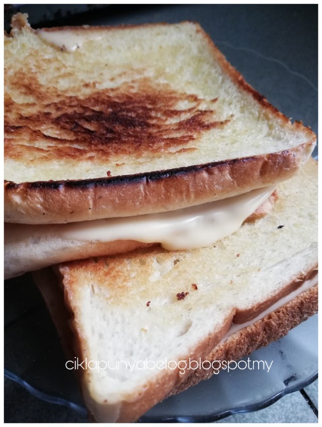 Roti cheese simple 3 bahan, menu sarapan cikla pagi ini. - Nota Cikla