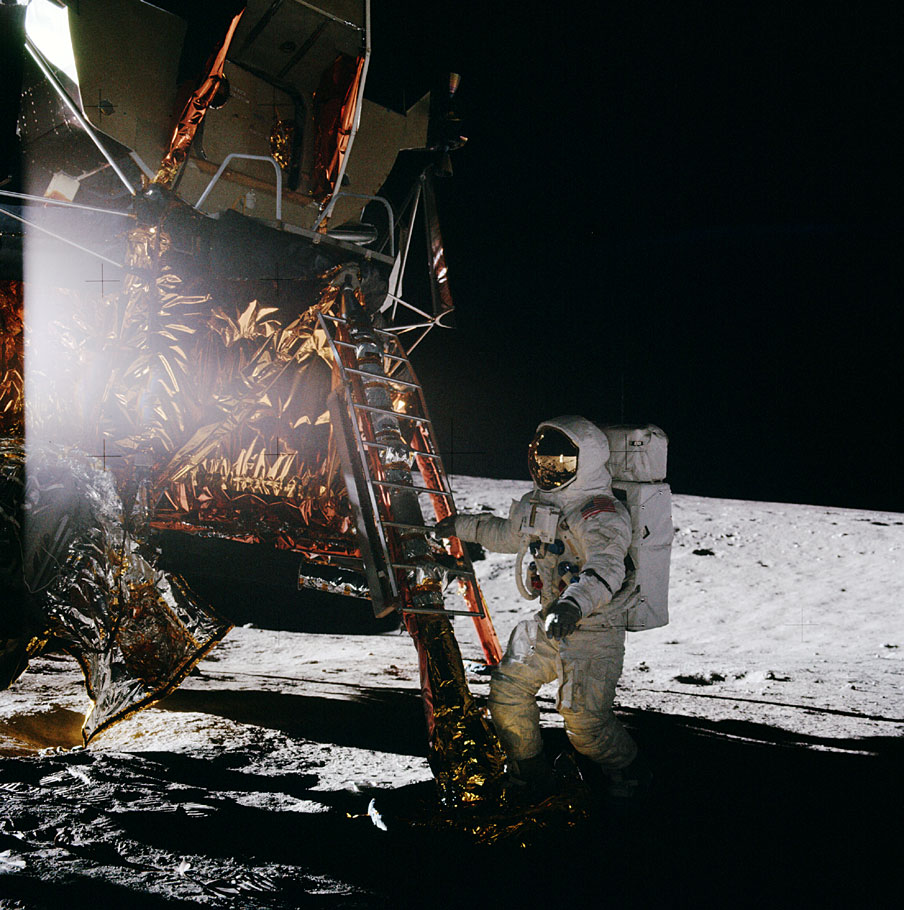 Apollo 12 Timeline: 1969/11/19 (06:44 HO - 12:44 IT): Discesa di Conrad ...