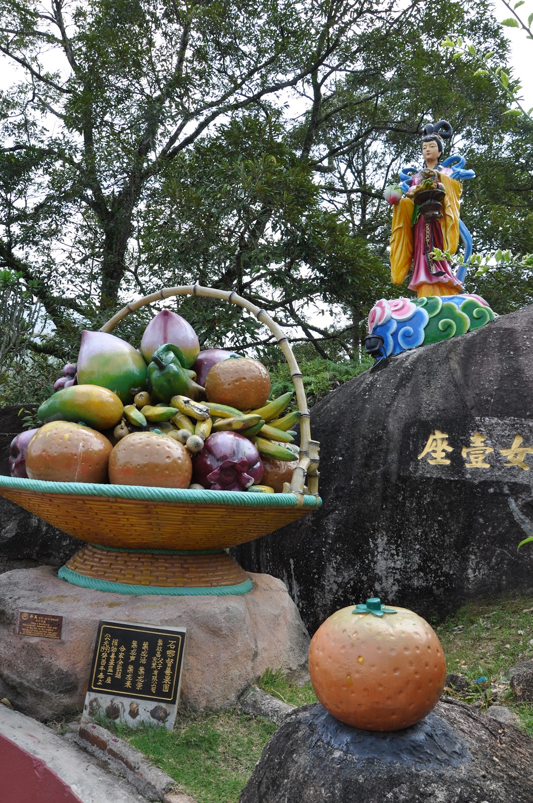 Sungai Siput Boy: Pekan Broga: Gigantic Monkey God at Sak dato Temple ...