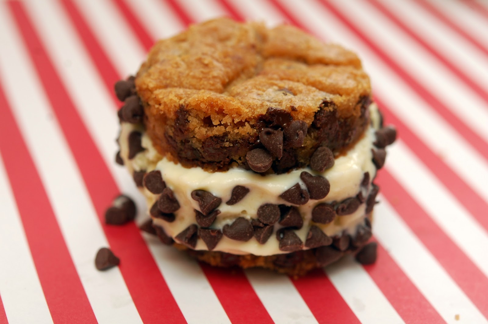 PILLSBURY ICE CREAM CHIPWICHES! - Hugs and Cookies XOXO