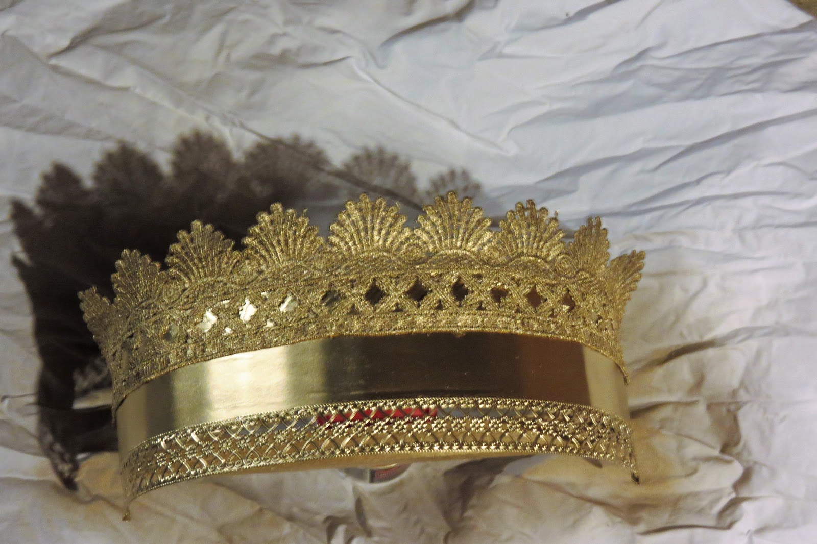 While I Linger: Decorative Wall Crown Tutorial