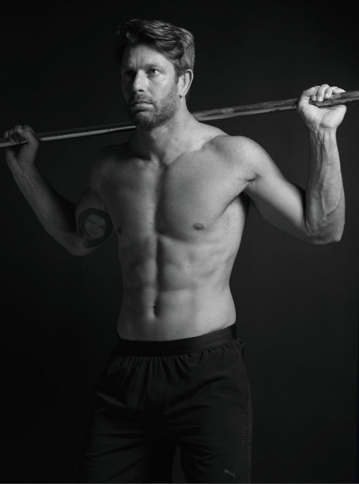 Simone Bredariol se convierte en el modelo perfecto para Men's Health ...