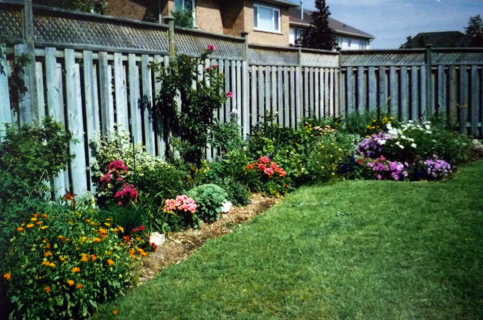 Sense and Simplicity: Three Tips for Landscaping a New Subdivision Garden
