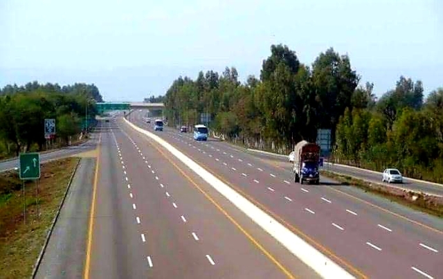Motorway M-2 Islamabad to Lahore - Kalar Kahar Punjab Pakistan