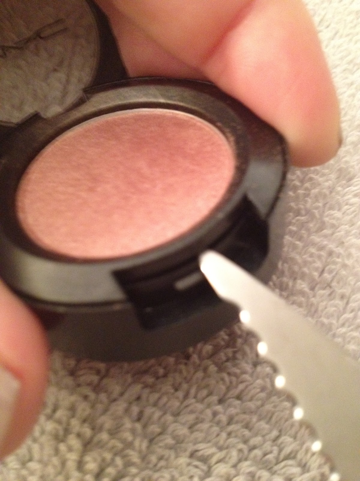 nycmakeuplover : Depotting MAC Eyeshadows