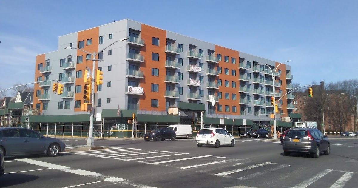 Queens Crap: A craptacular apartment building grows in Rego Park