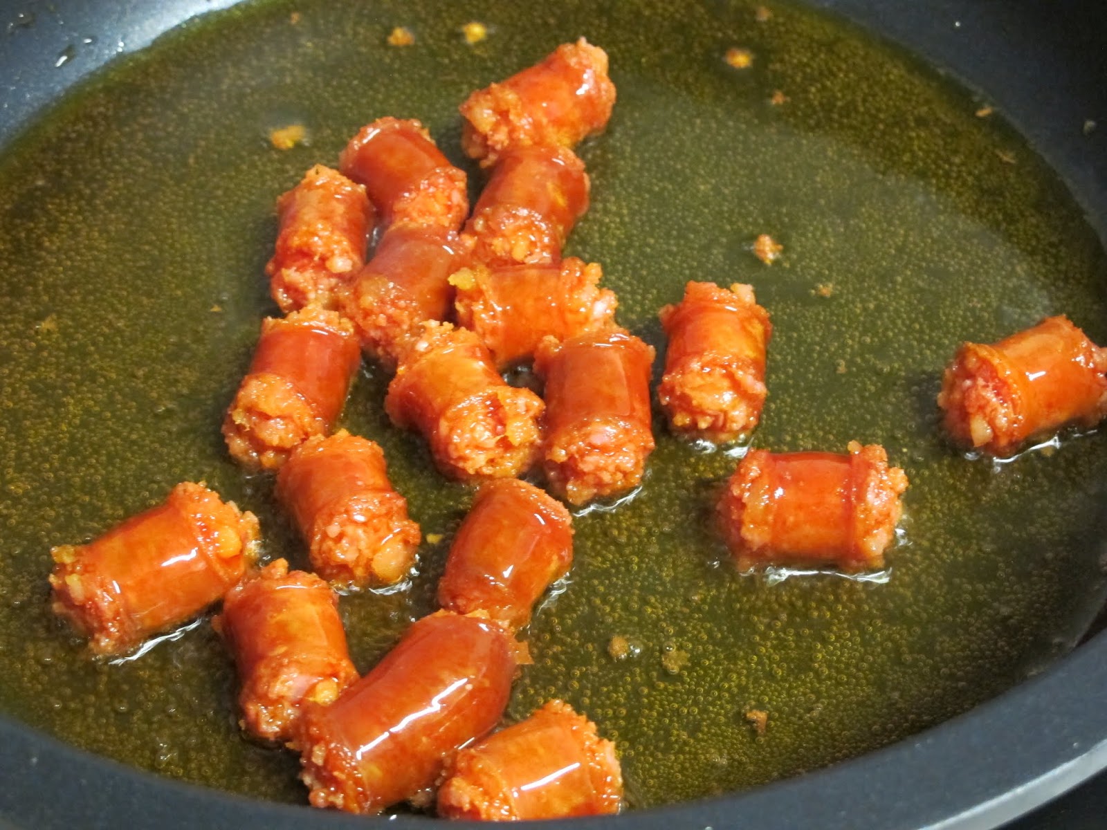 ALUBIAS BLANCAS CON CHISTORRA