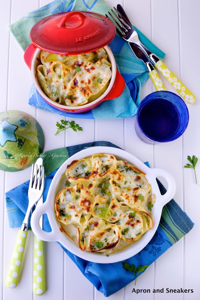 Baked Stuffed Shell Pasta (Conchiglioni) With Ricotta, Chicken and Spinach