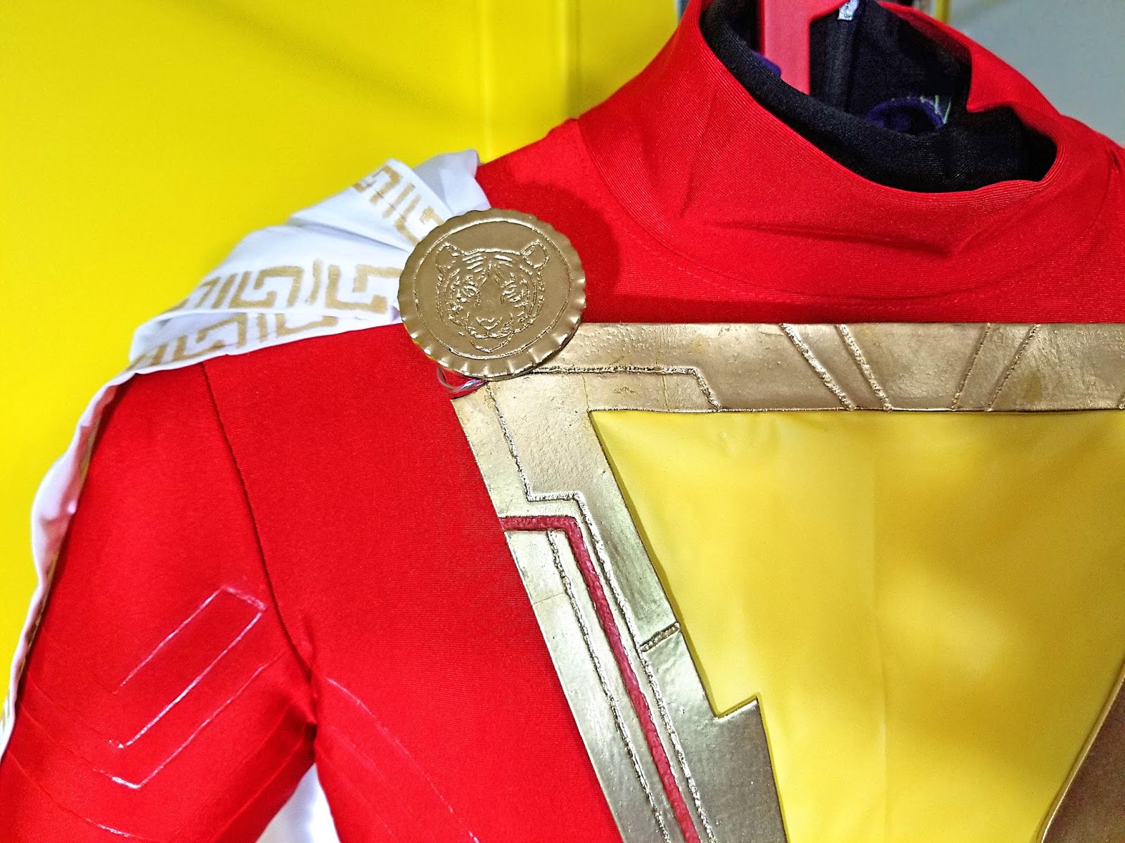 Le blog d'evy: How to make SHAZAM! costume CLOAK! DIY Superhero cosplay ...