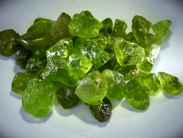 New Research Resolves 40 Years of Debate on the Strength of Olivine ...