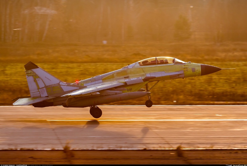 Historia y tecnología militar: Foto de un MiG-29M nuevo realizando un vuelo