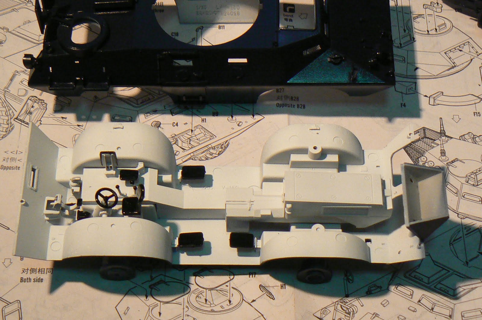 miniature corner: V-150 Commando w/20mm cannon police force scale - 1:35