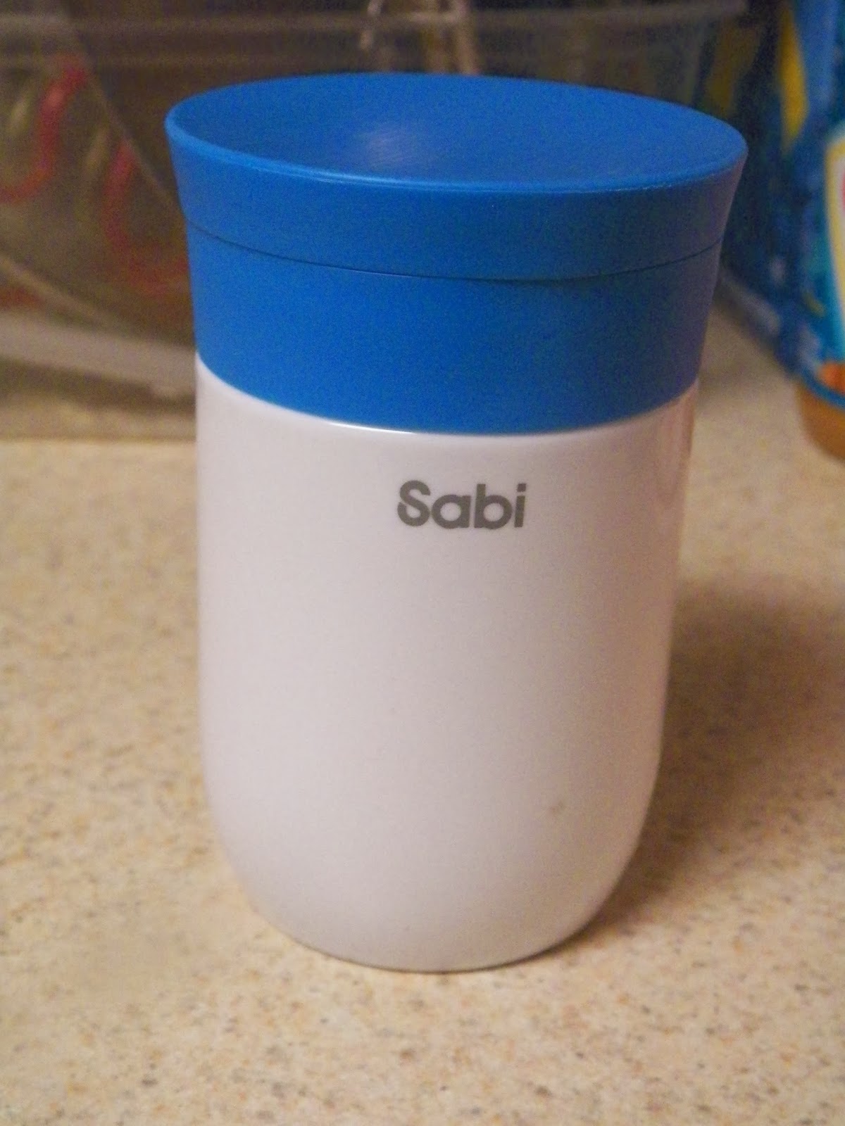 mygreatfinds: SHAKE Flip-top Pill Box by Sabi Review