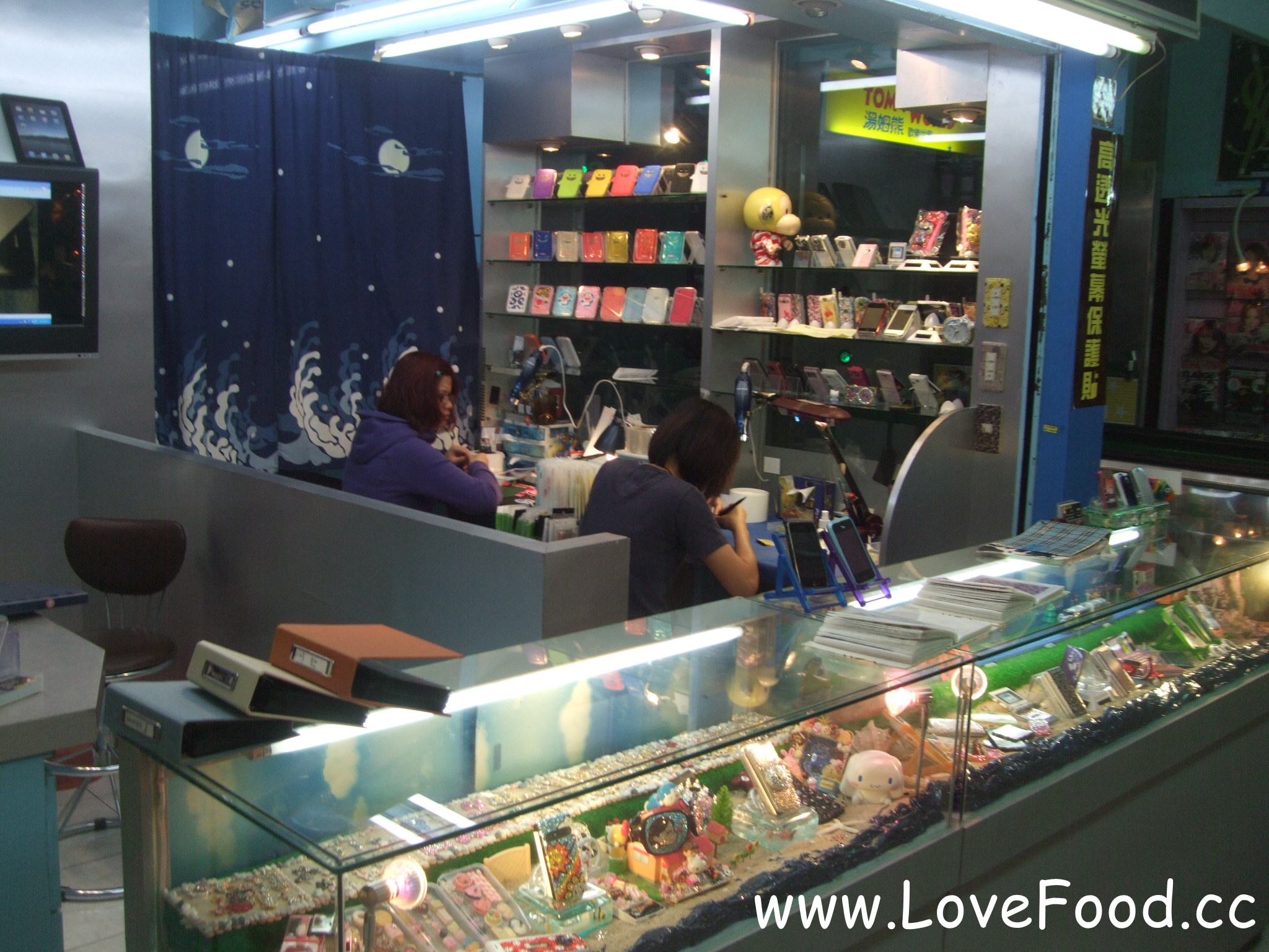 【台北萬華】萬年商業大樓 @ 西門町 - 扭蛋機 電玩模型 衣服皮件 樓上有湯姆熊 B1還有美食街 - Wan Nian Building