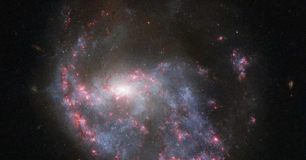 O que aconteceu com a galáxia NGC 922