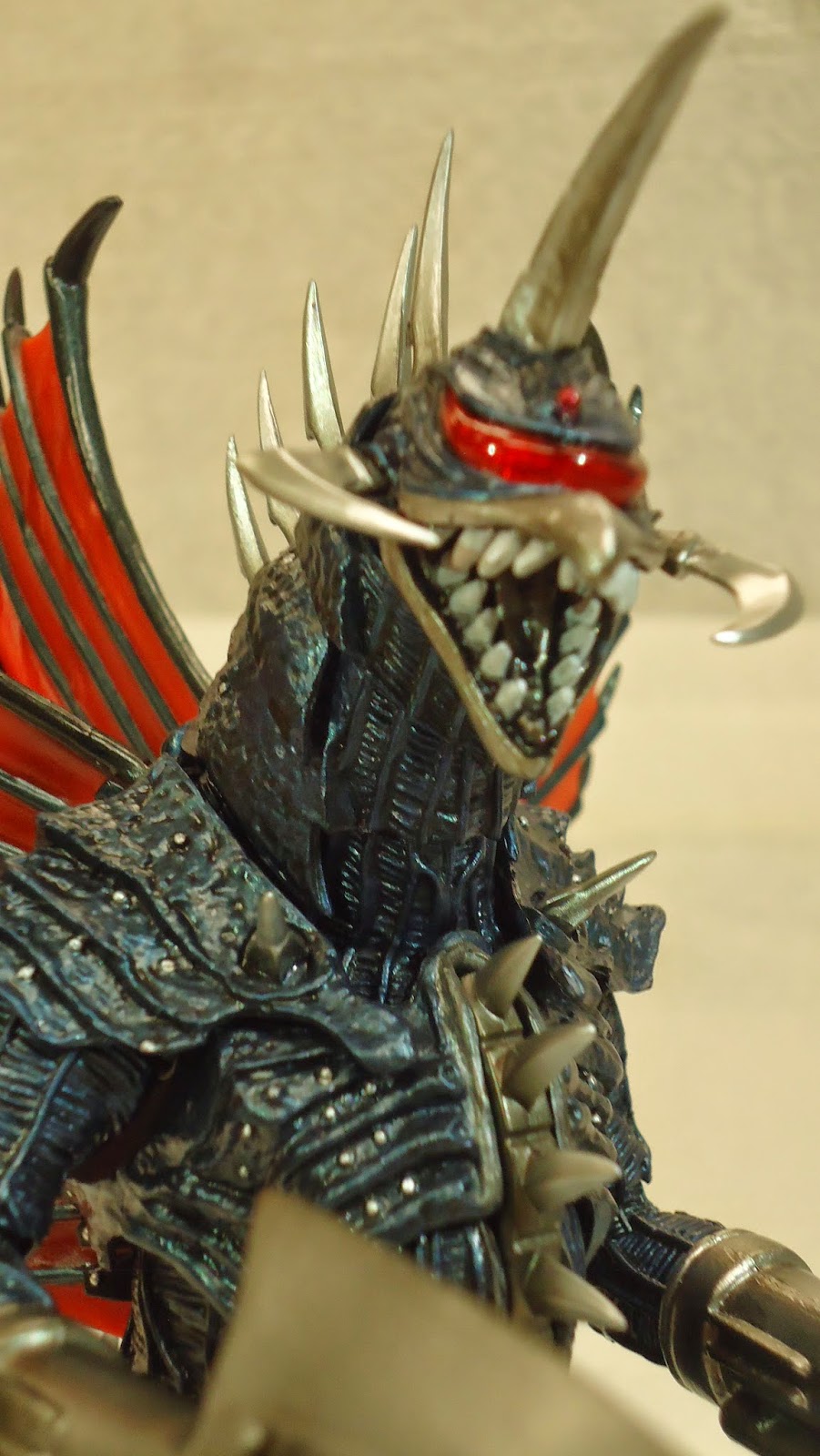 Import Monsters: Review: S.H. Monsterarts Gigan 2004
