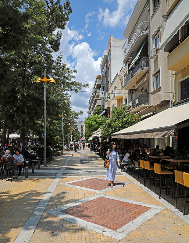 Βύρωνας, Η πόλη μας: ΠΛΑΤΕΙΑ ΦΑΤΣΕΑ: ΑΝΤΙΟ ΠΛΑΤΕΙΑ ΚΑΛΩΣ ΗΡΘΕΣ ΠΕΛΑΤΕΙΑ;