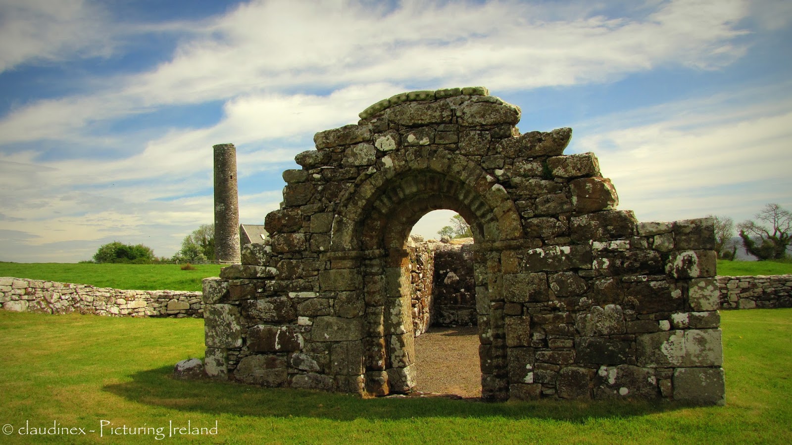 Picturing Ireland : Inis Cealtra, the "Holy Island" in Lough Derg, Co ...