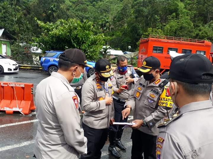 Kapolda Sumbar Cek Kesipan Pos Pam Padang Panjang Jelang Lebaran Kapolda Sumbar Cek Kesipan Pos Pam Padang Panjang Jelang Lebaran
