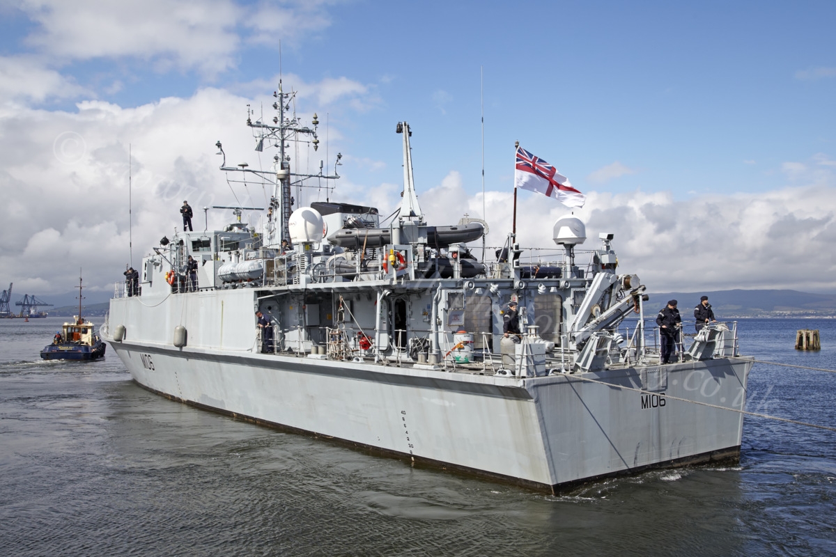 Dougie Coull Photography: HMS Penzance - (M106) Sandown Class Minehunter