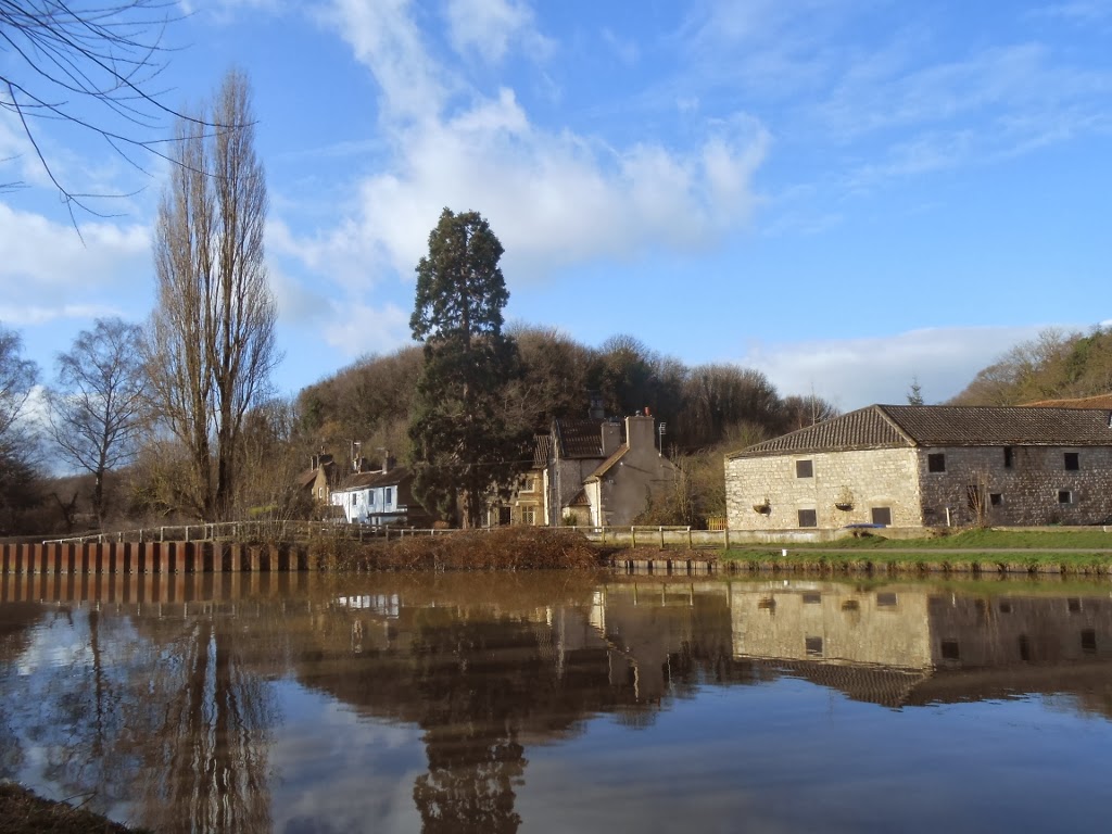 Walking The Peak: Down Inside Sprotbrough Lock