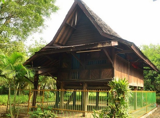 Daya Tarik Obyek wisata Saung Ranggon di Cikedokan Bekasi Jawa Barat ...