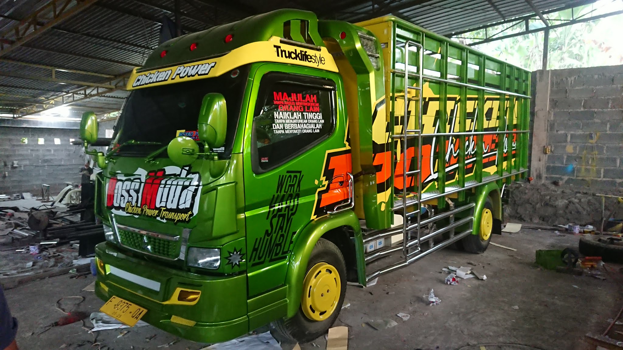 Variasi Mahkota Truk Terbaru - Perumperindo.co.id