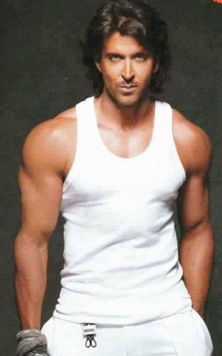 Shirtless Bollywood Men: Hrithik Roshan
