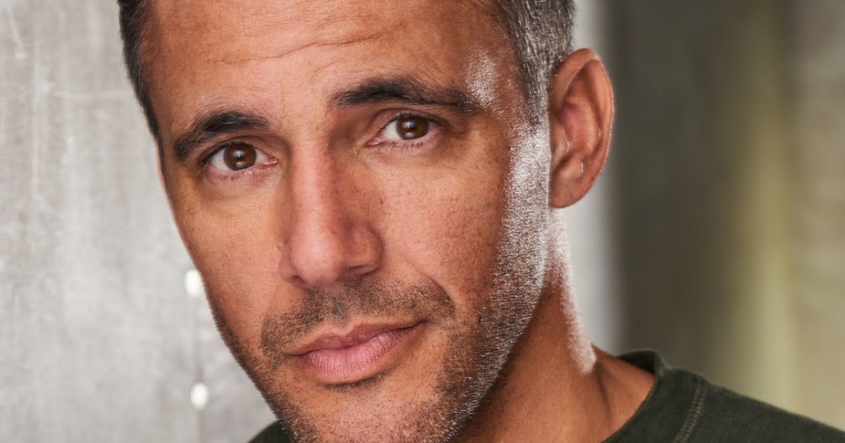 Meet the cast Lying with Badgers - Rob Vestal