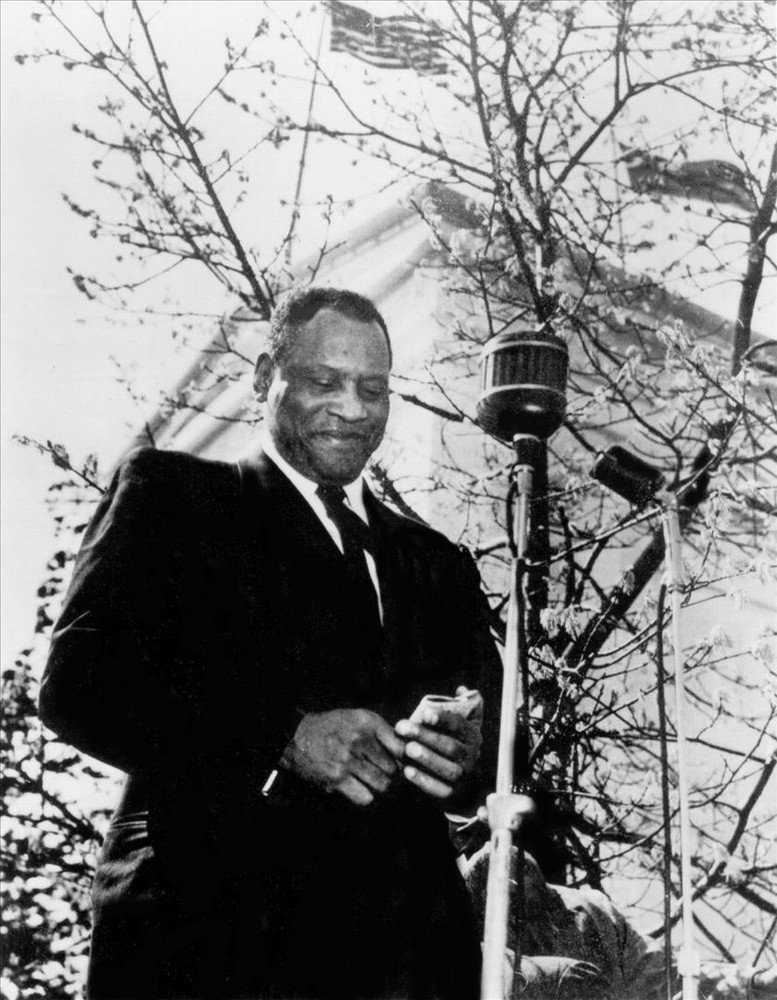 A TRIP DOWN MEMORY LANE: THE BLACKLISTING OF PAUL ROBESON