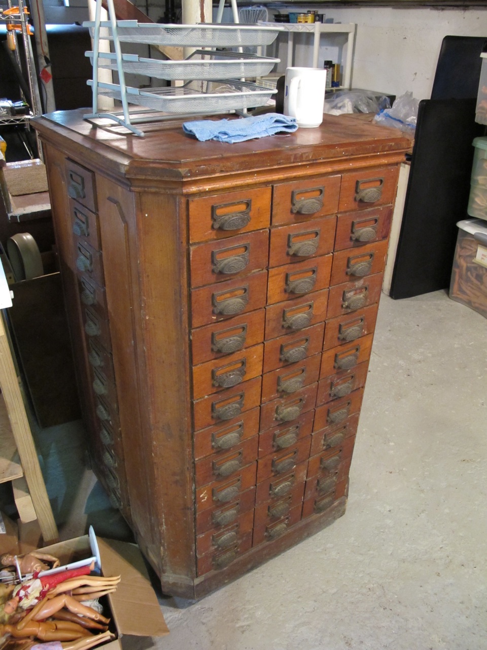 Long, narrow drawer with handles at both ends : Whatisthis