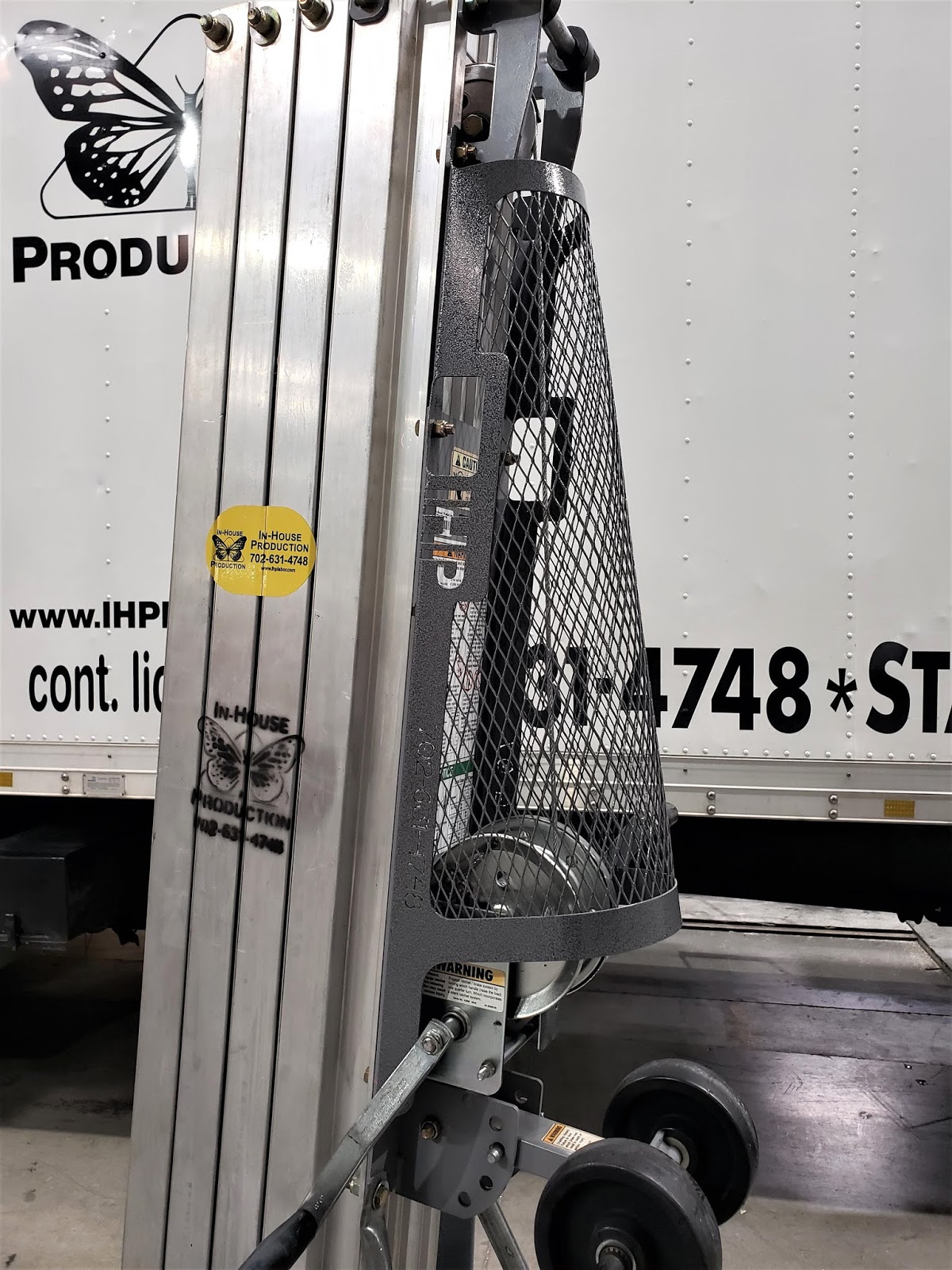 " IHP's PIPELINE POST ": CABLE GUARDS FOR GENIE MATERIAL LIFTS AT IHP