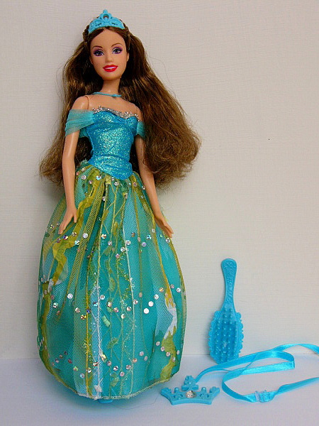 Barbie a jiné panenky: Glitter Princess Barbie (2007)