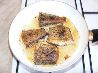 Merluciu la tigaie | Preparatedevis.ro