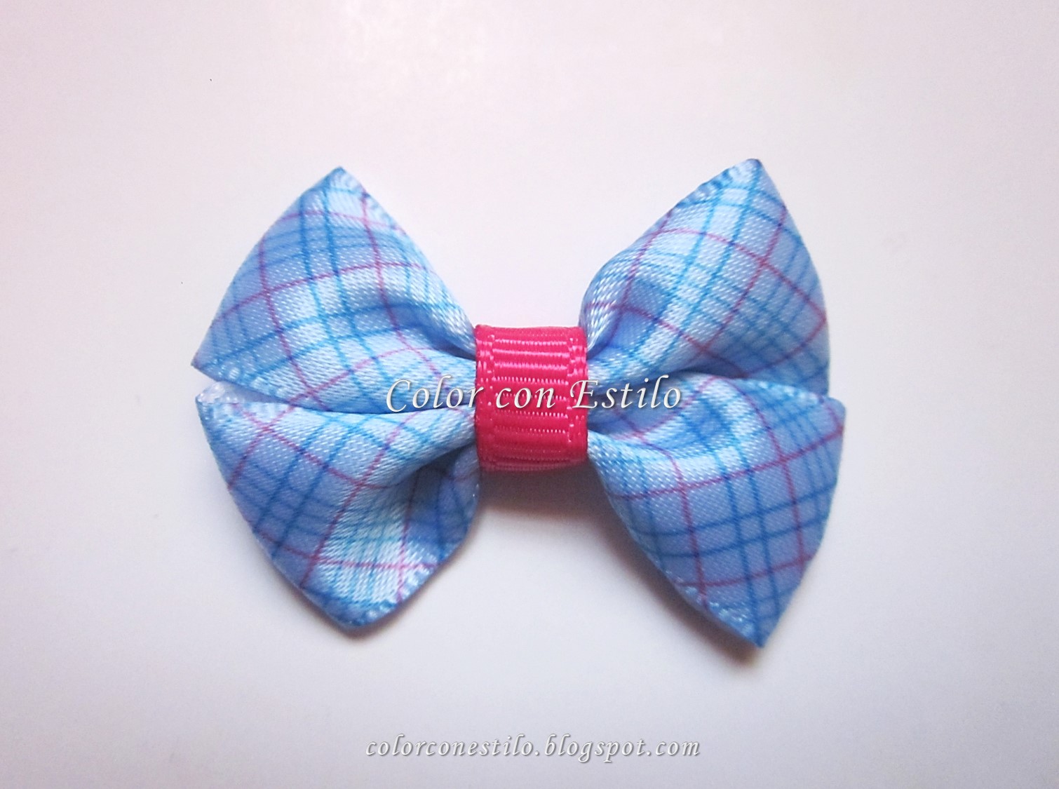 Lindos lazos de cuadritos para el cabello