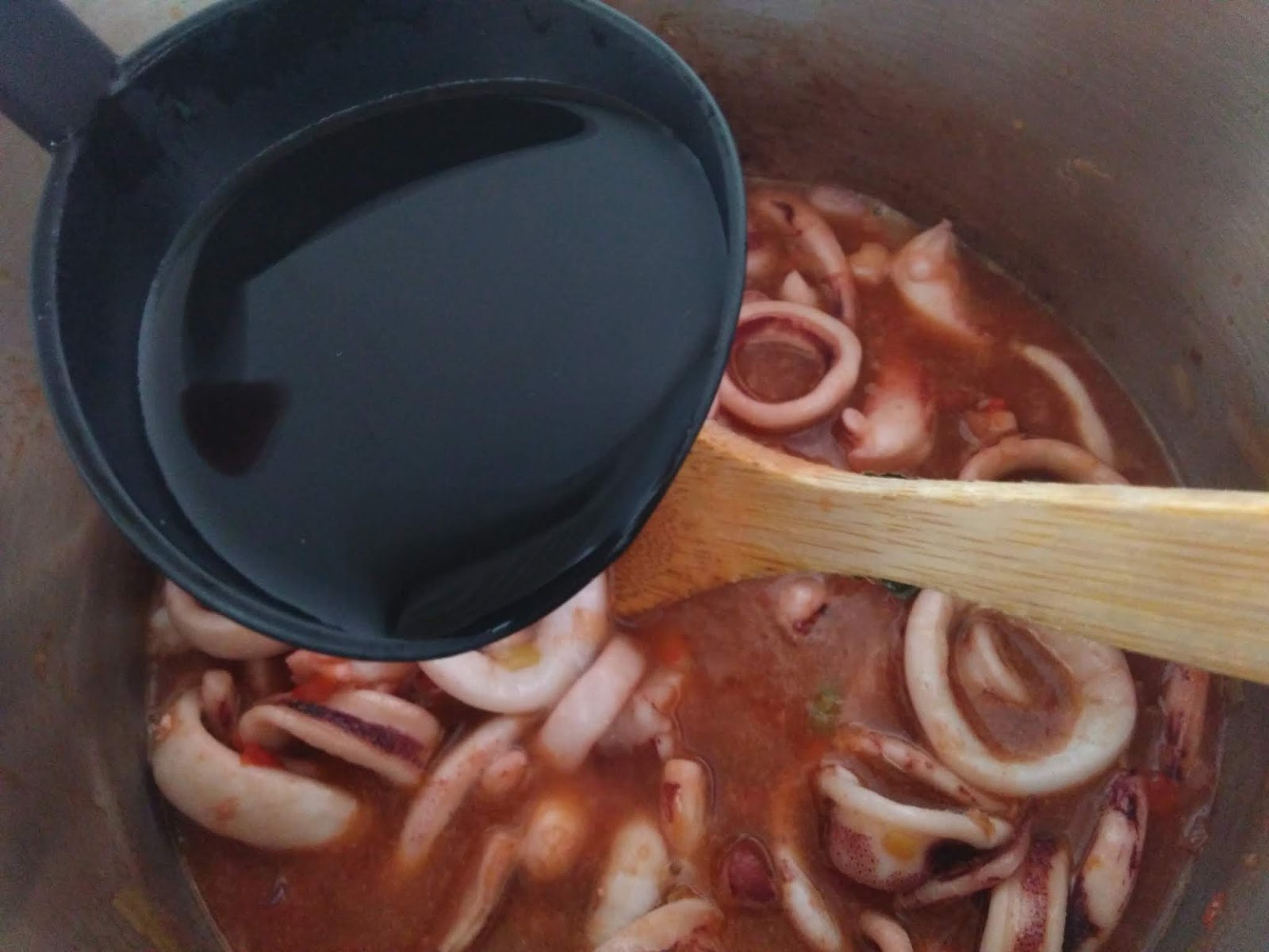 Lo que "Sé" cocina en casa: Choupa (pota) en salsa y arroz con verduras