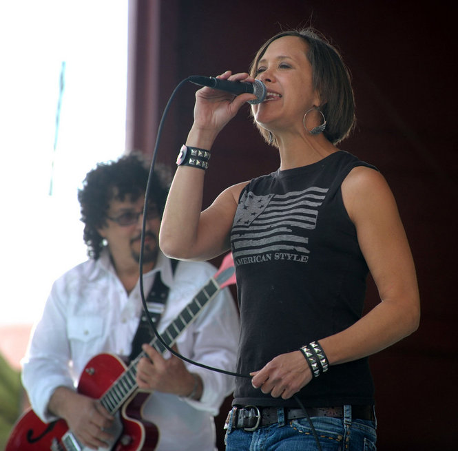 Bman's Blues Report: Get It From Me - Sarah Ayers Band