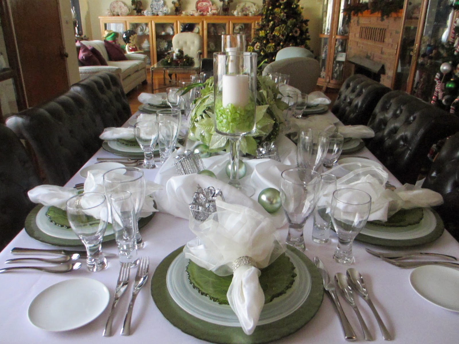 The Welcomed Guest: Stuff in Storage Christmas Tablescape