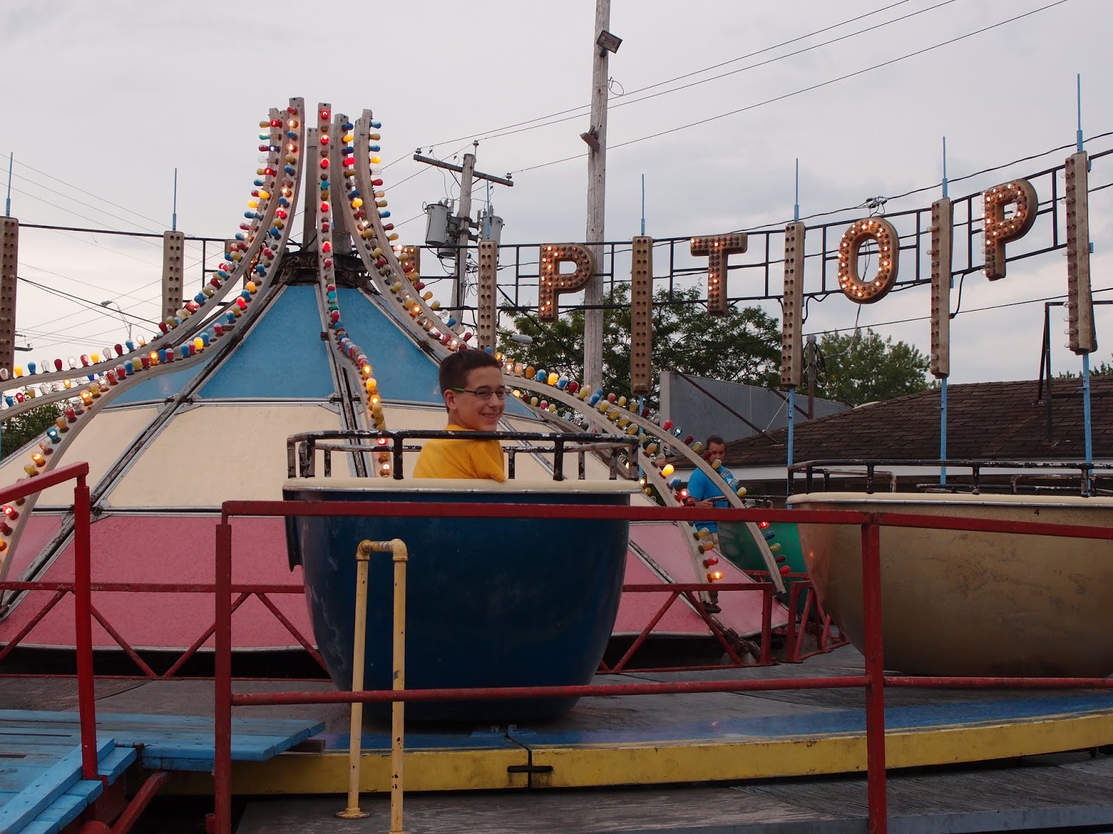 Bayern Kurve Blog: Flat Ride Feature: Tip Top