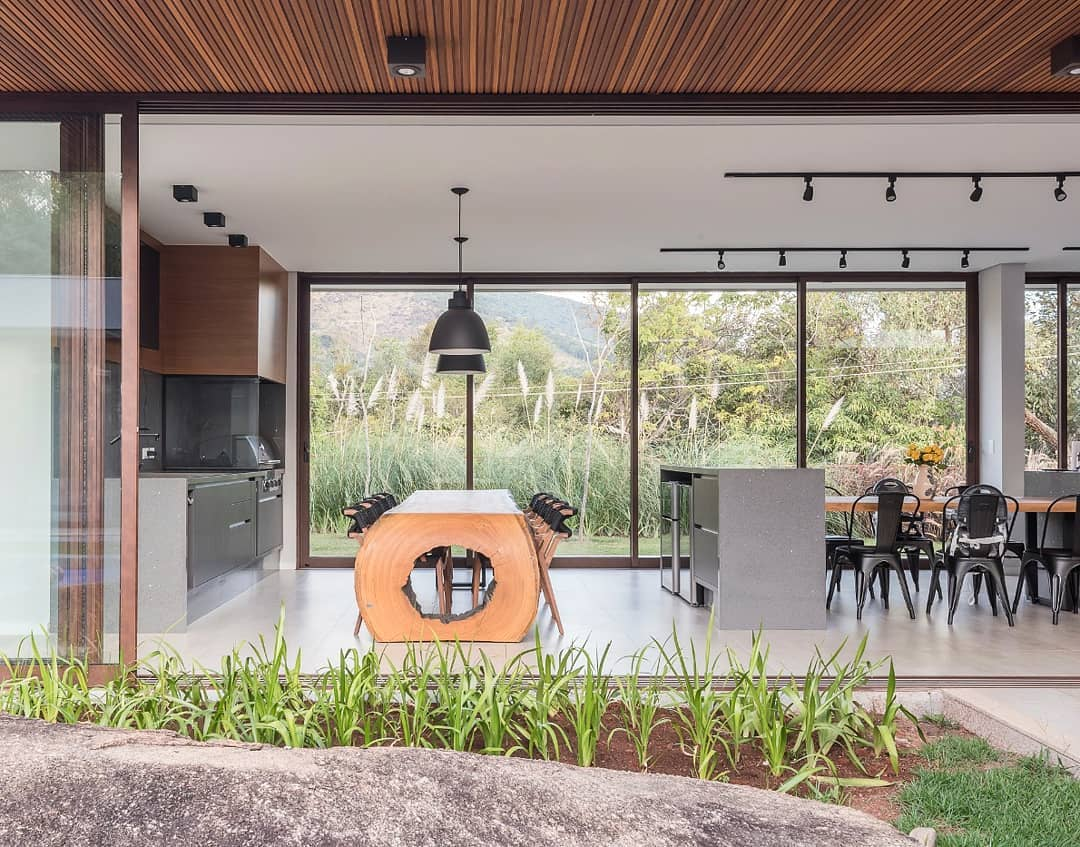 Espaço gourmet contemporâneo cinza e amadeirado com mesa tora! - Decor ... Espaço gourmet contemporâneo cinza e amadeirado com mesa tora! - Decor ...