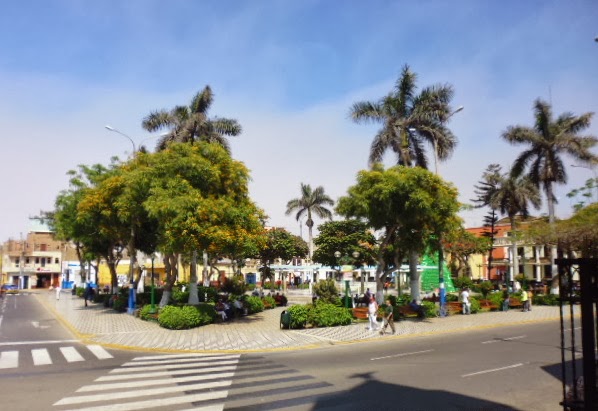 LUGARES TURÍSTICOS EN PERÚ: PLAZA DE ARMAS DE HUACHO