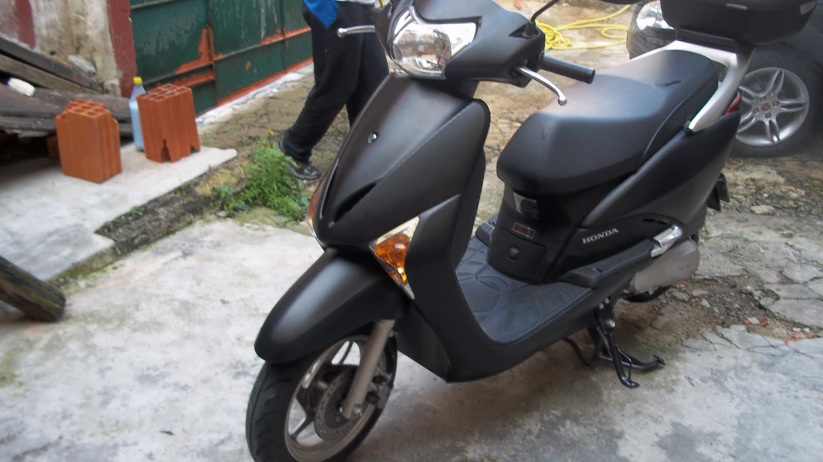 Gib Preto Fosco: Moto Honda Lead Com Di-Noc e Preto Fosco