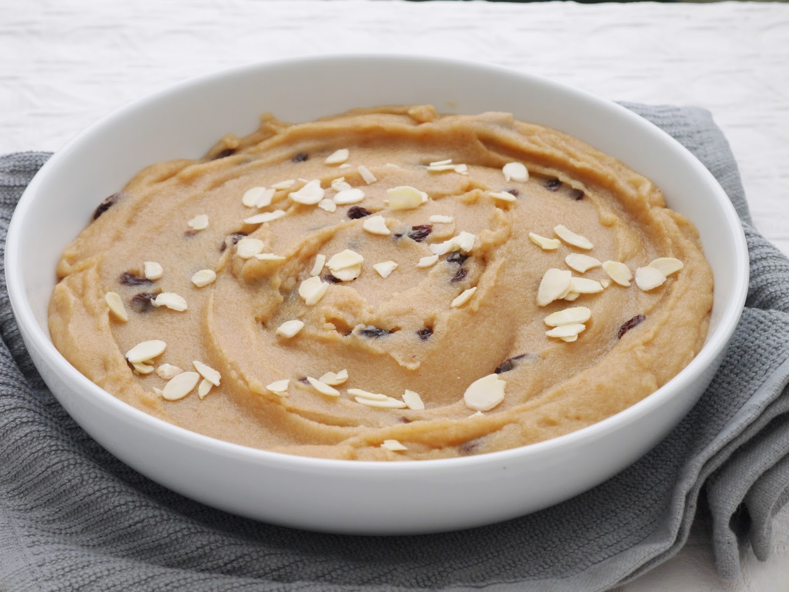 This Muslim Girl Bakes: Sooji Halwa - Semolina Halwa.