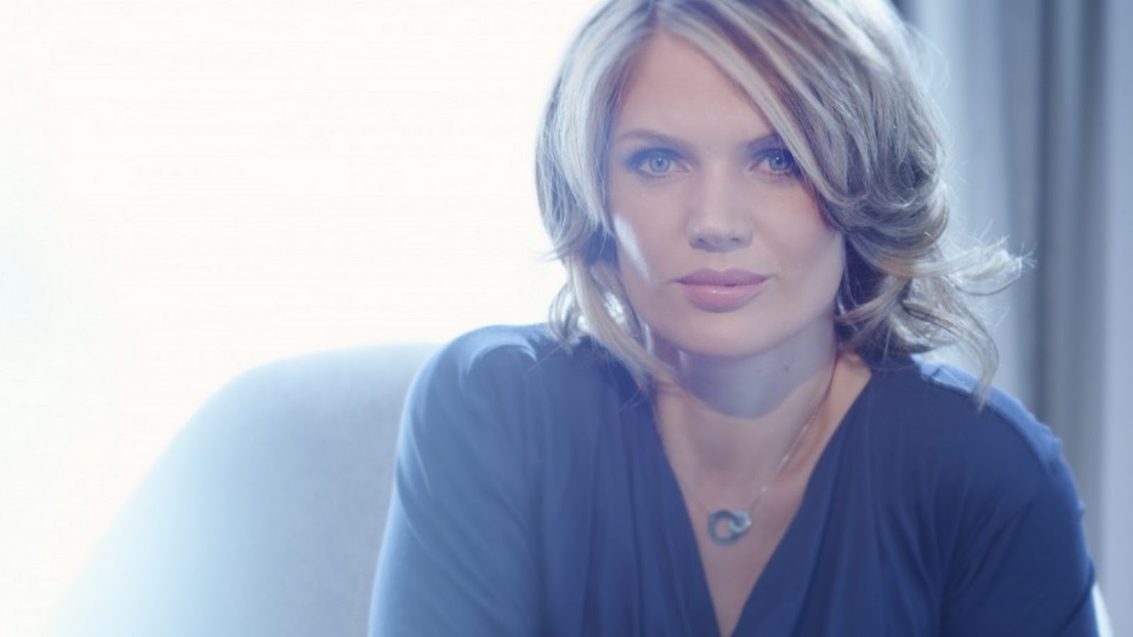 Emma Lou's Celeb Wallpapers: Charlotte Hawkins - Pretty Presenter